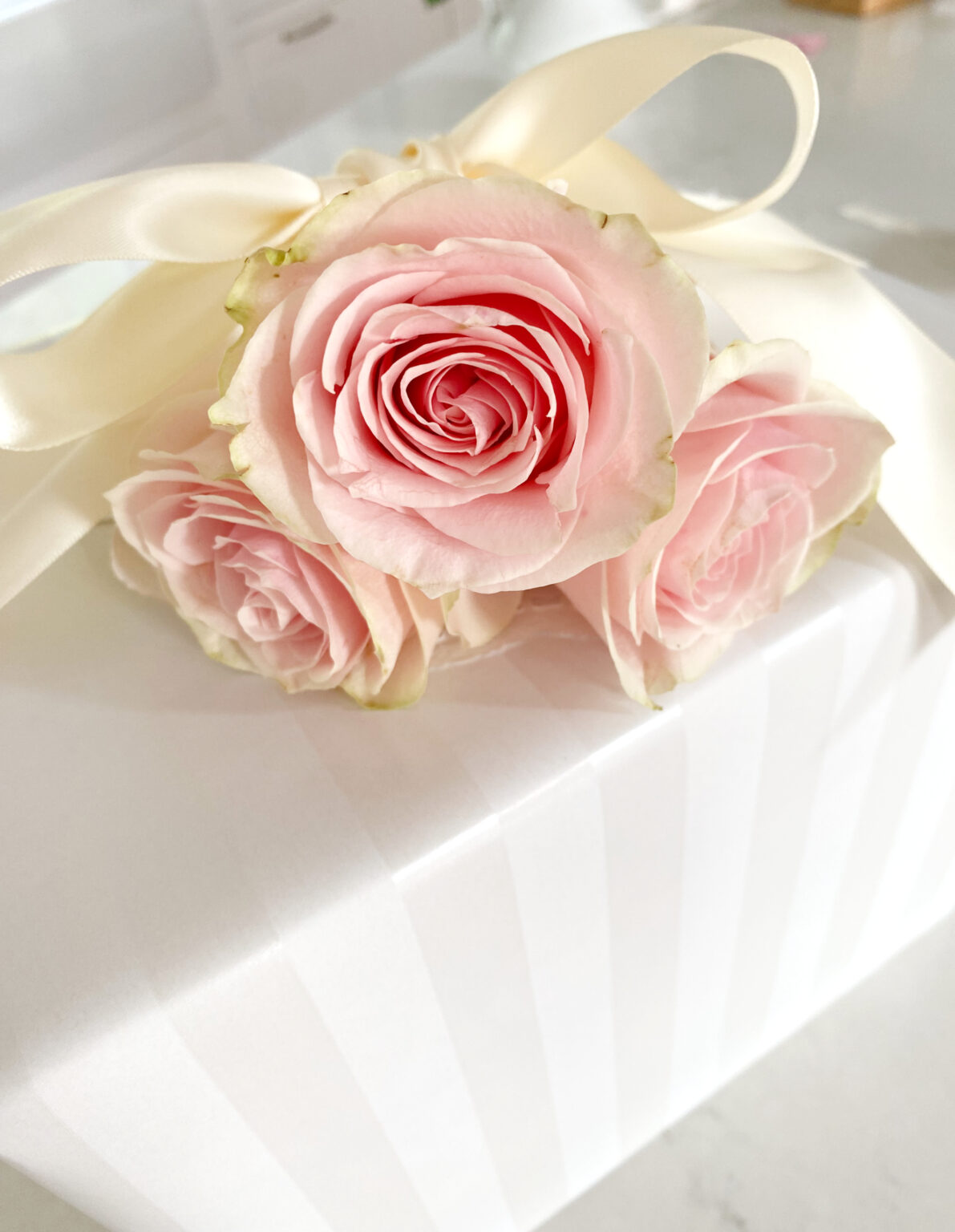 Elegant Rose Topped Gift Wrap